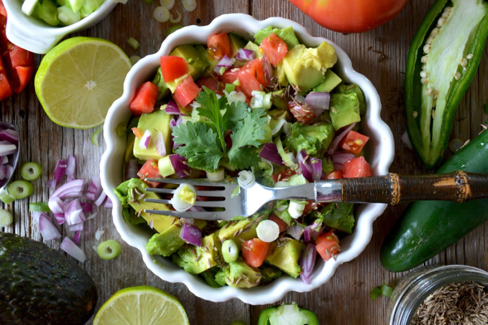 3 salate cu avocado delicioase